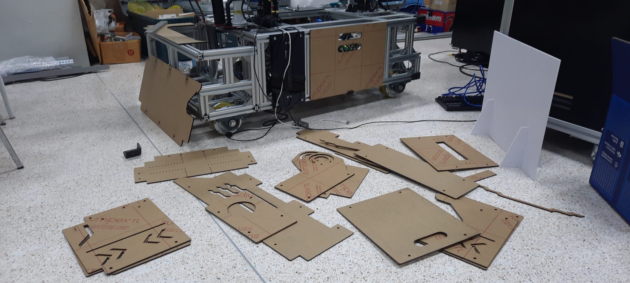 META MOBOT – Hardware Implementation – Human-Computer Interface Laboratory